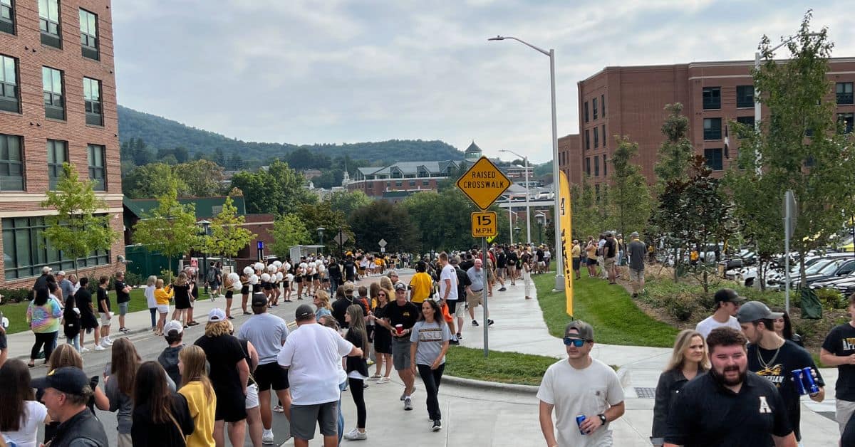 What do you do at a college football tailgate? - GameDay Culture